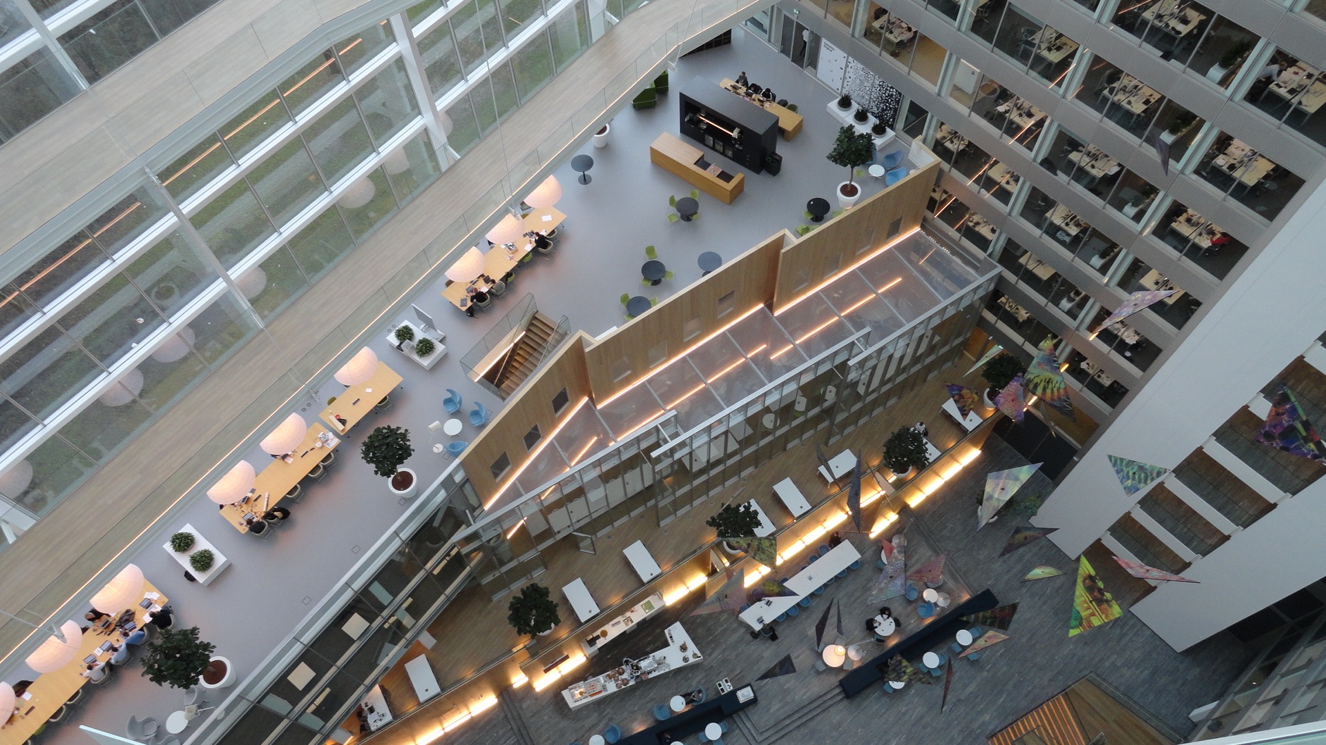 Think a building can’t be smarter than you? Think again… - WORKTECH Academy